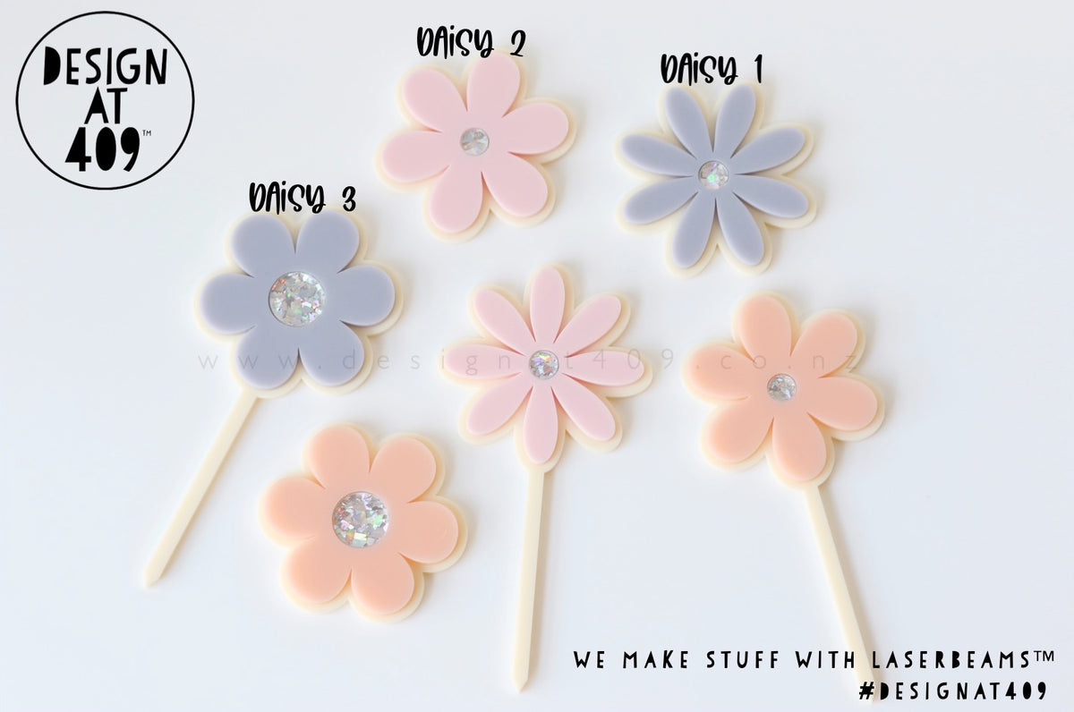 Daisy Layered Acrylic Cake Deco or Topper – Design at 409